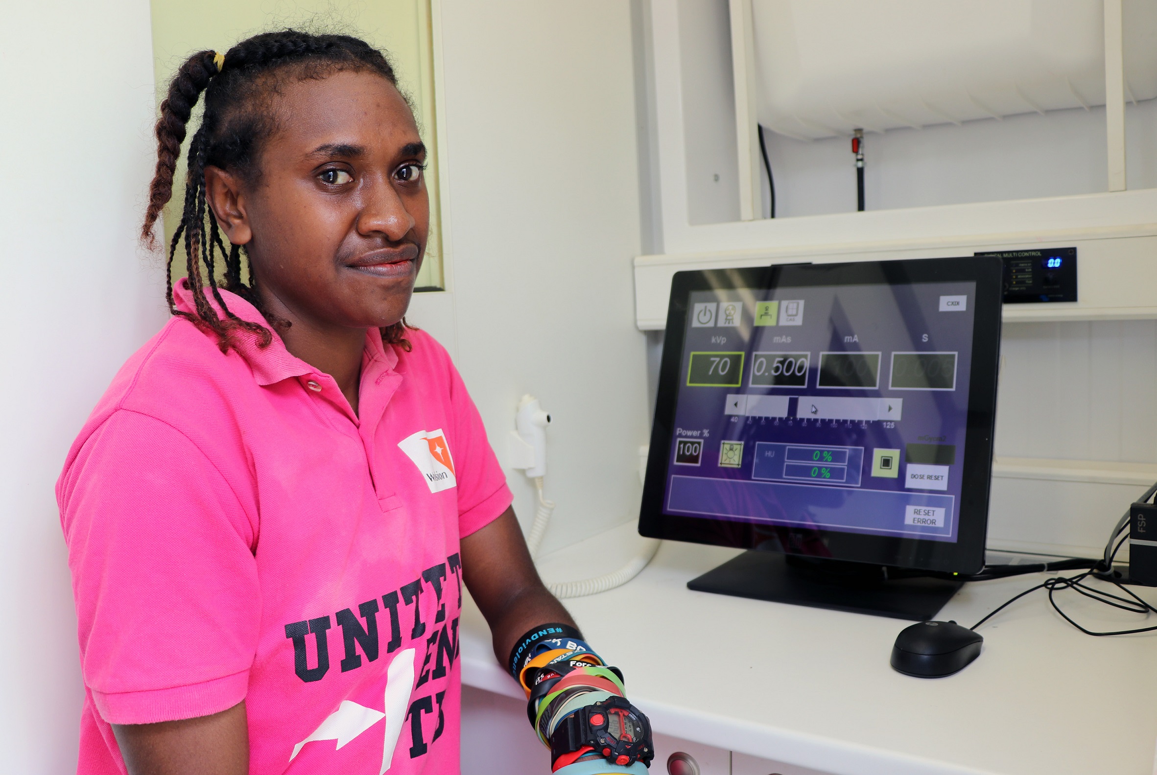 Young radiographer screens for TB in Daru